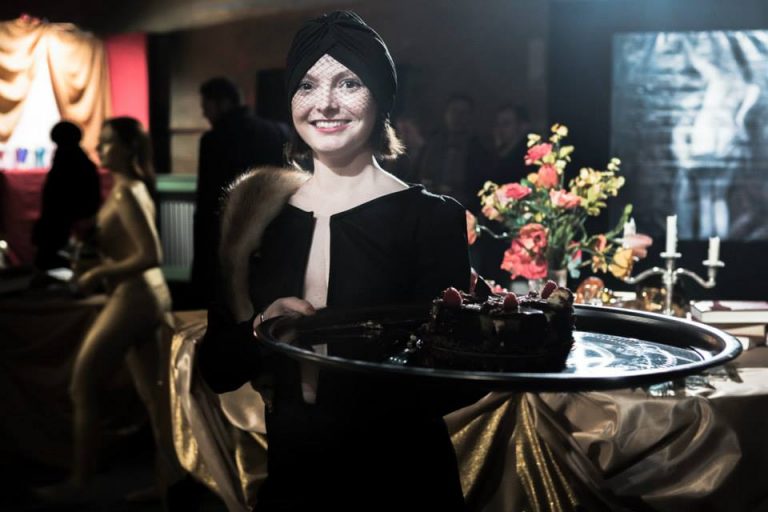 Haute Presents: the art of setting the stage - PAULINA'S FRIENDS